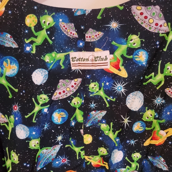 cotton club | Tops | Vintage Retro Alien Ufo Space Scrub Top Cotton ...